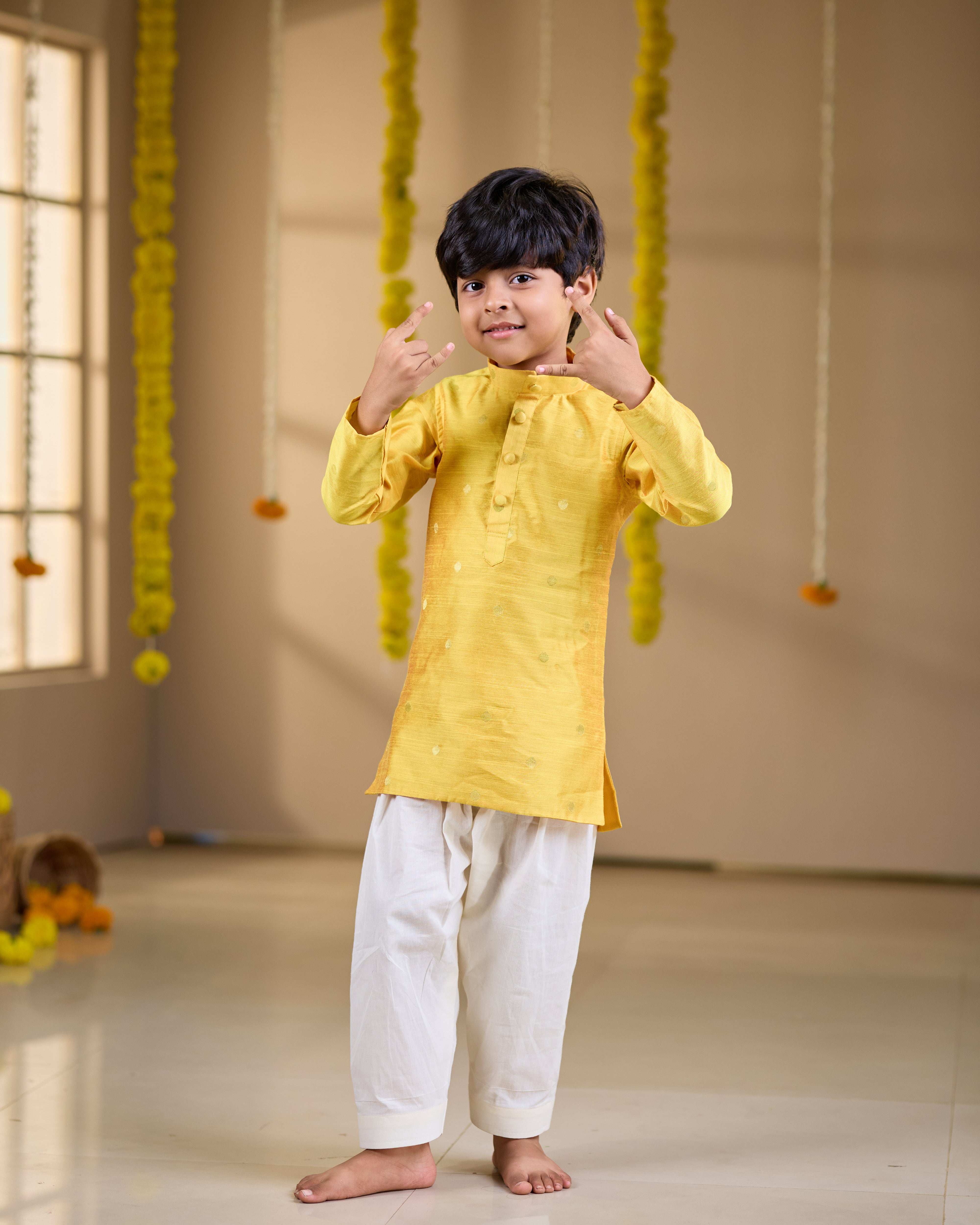 Lilly Yellow Boy Mini – Tamara