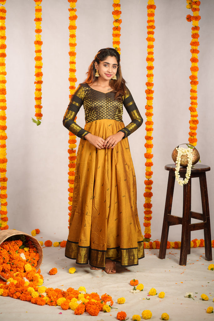 Suganthi Black – Tamara